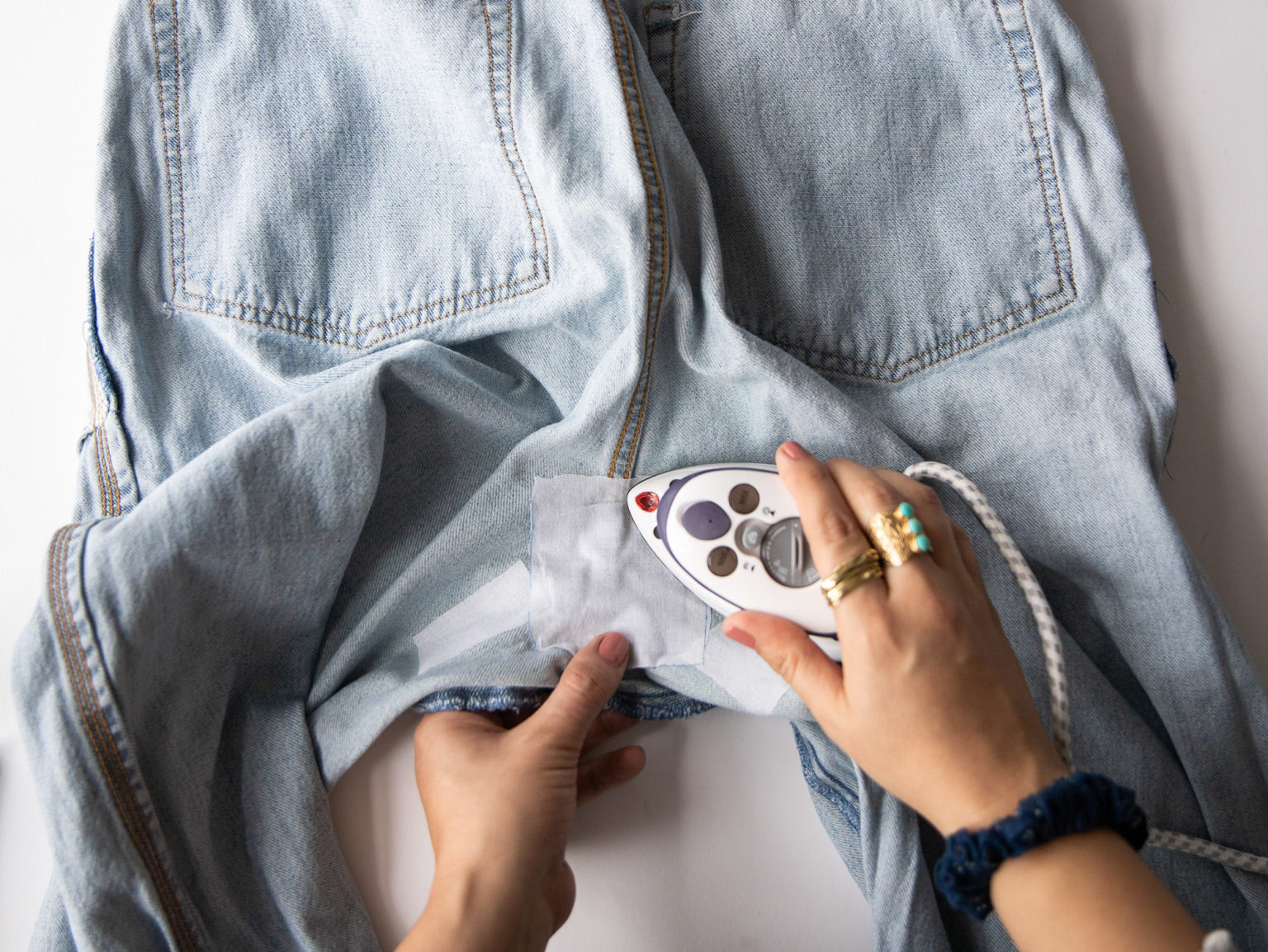 Kaputte Jeans im Schritt reparieren - Tweed & Greet